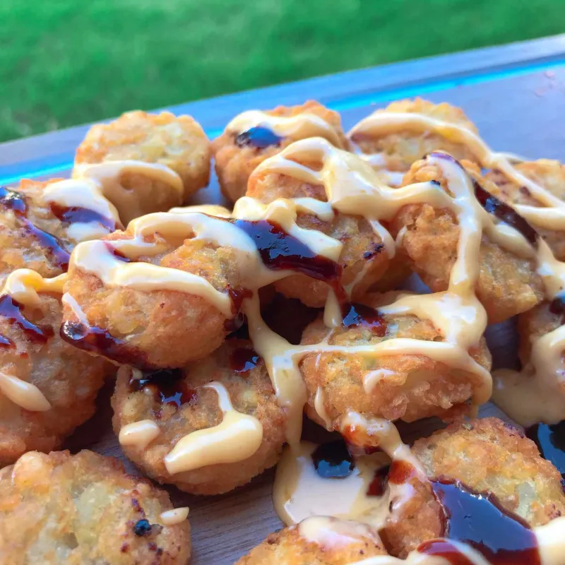 Tater Tots with Gochujang Cheese Sauce Recipe